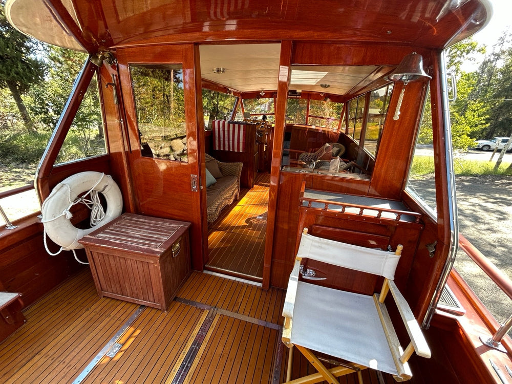 1958 CHRIS-CRAFT 32' SEDAN CRUISER